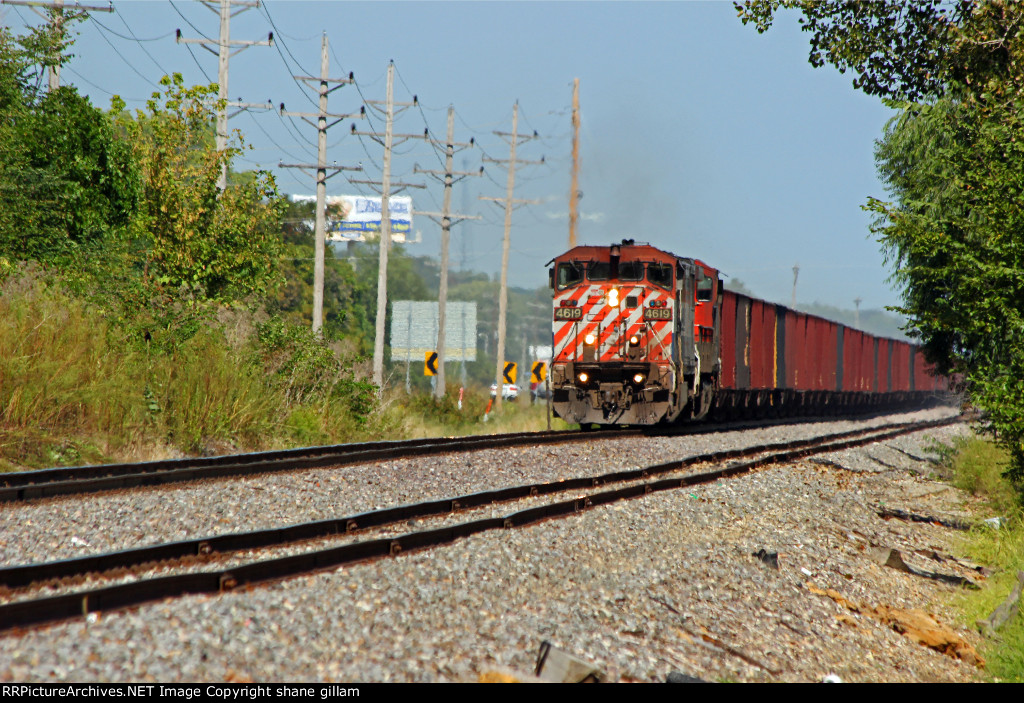 BCOL 4619 Leads a BNSF ore train Sb.